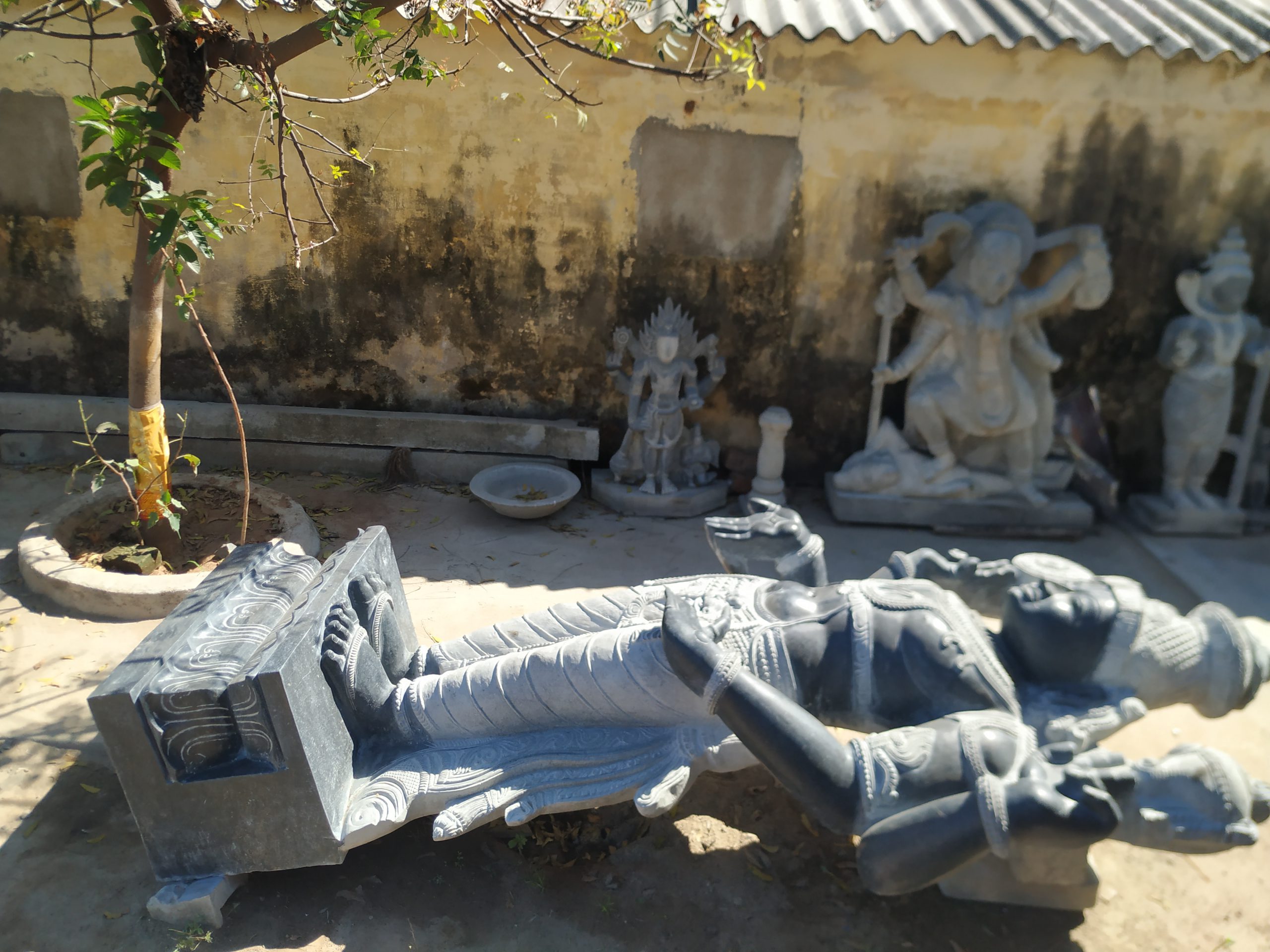 Perumal Stone Statue 10 Feet - Temple Statues For Sale Online